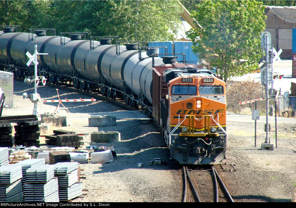 BNSF 8223 DPU for empty oil train at Lowell